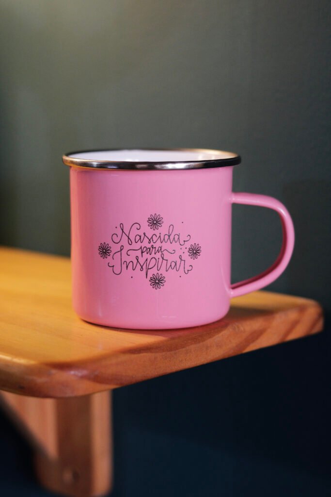Caneca Rosa Ágatha Flower - Nascida para Inspirar - mimoravel.com.br